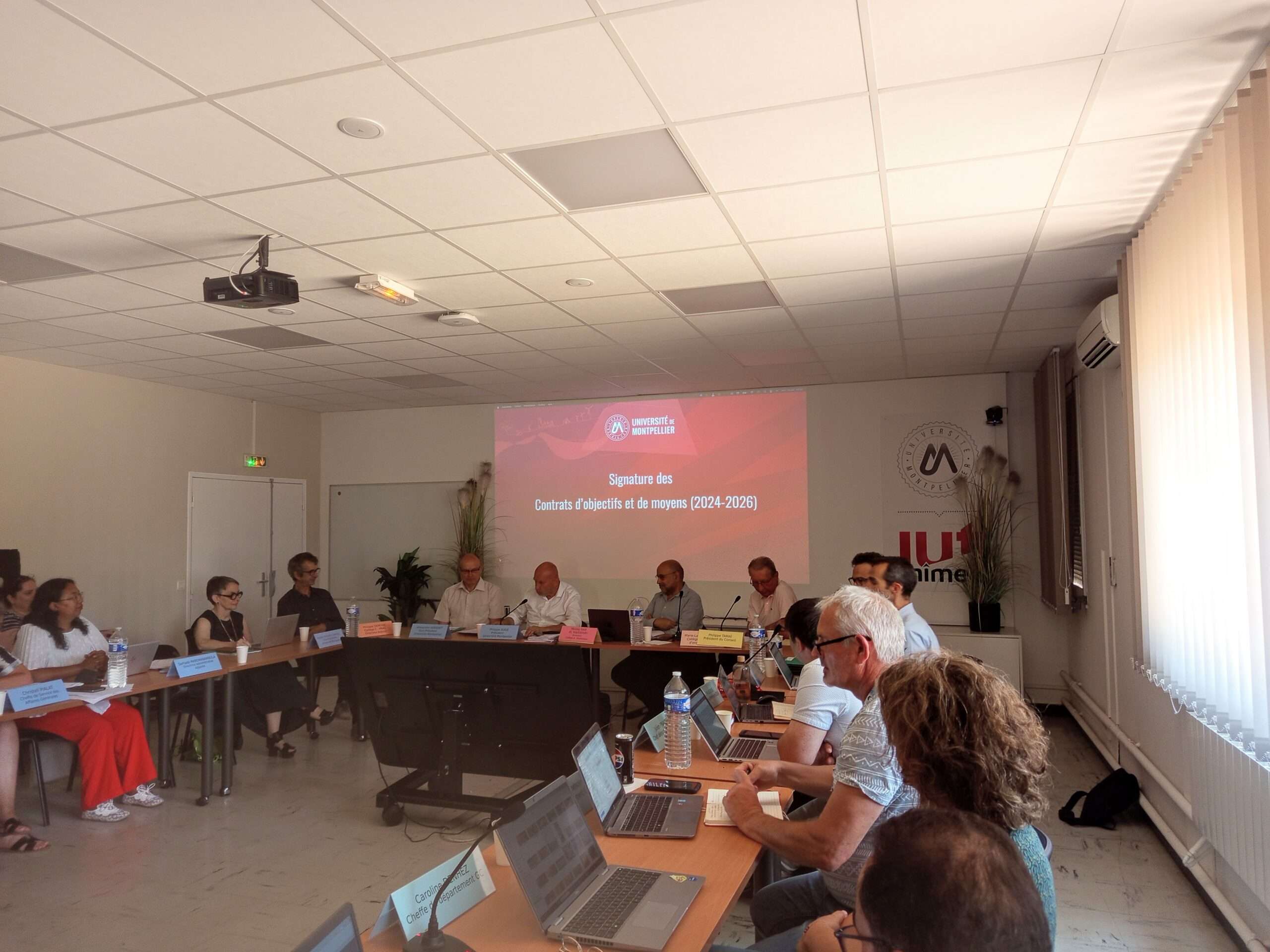 SIgnature du Contrat d'objectifs et de moyens de l'IUT - IUT de Nîmes